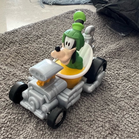 Disney | Toys | Disney Roadster Racers Goofy No8 Yellow Green Bath Tub ...